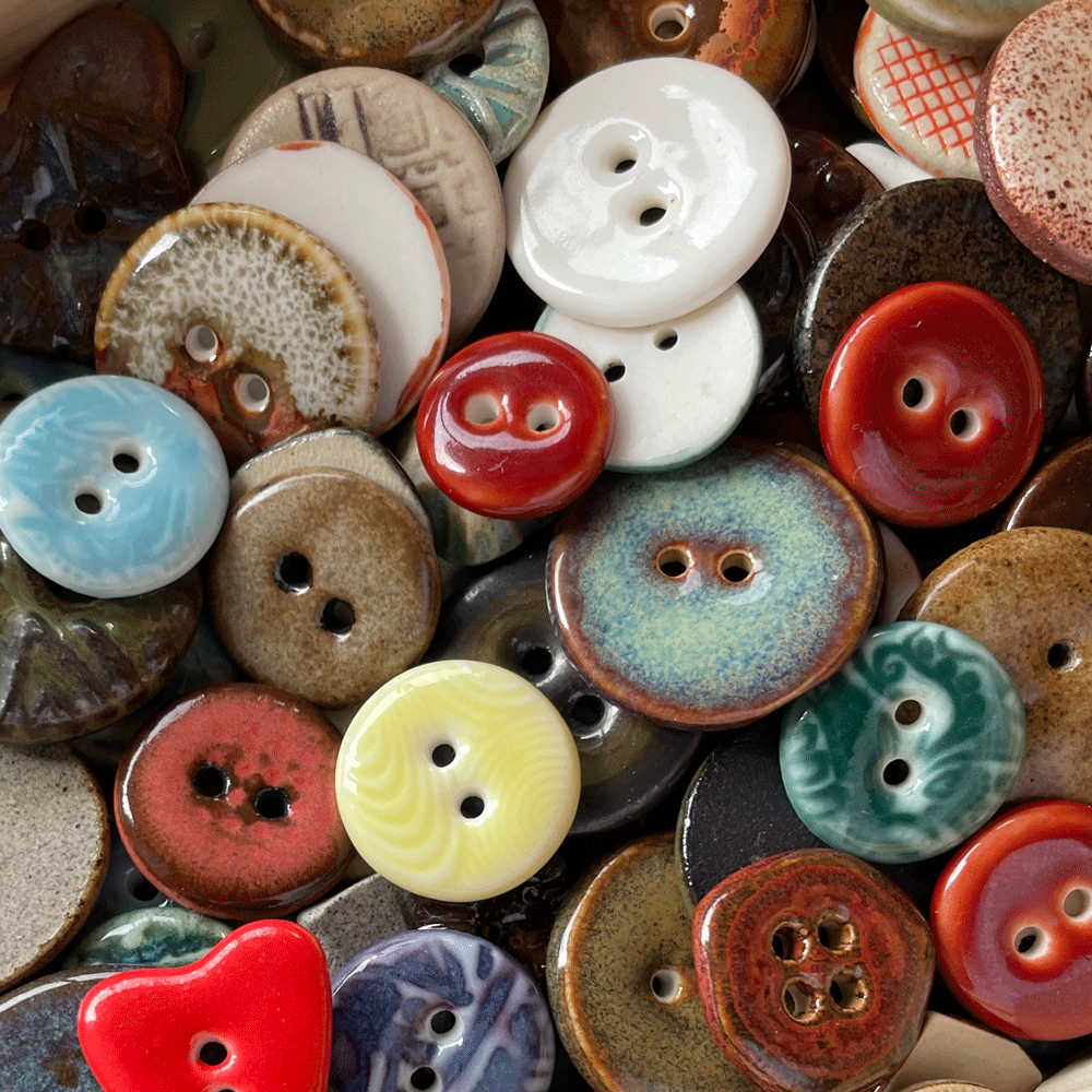 Surprise set of 10 ceramic buttons – Todobunto